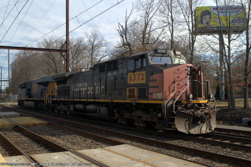 UP AC44CW 6372 "Southern Pacific" trails on Q418-28